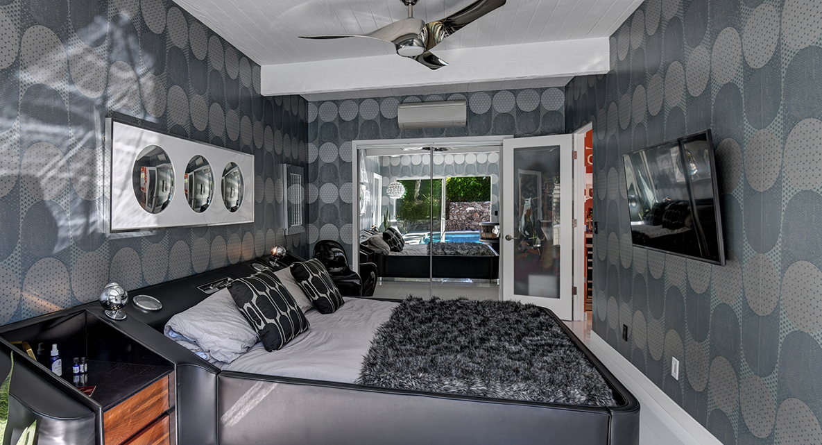 Inside a Palm Springs Airbnb - SHLTR